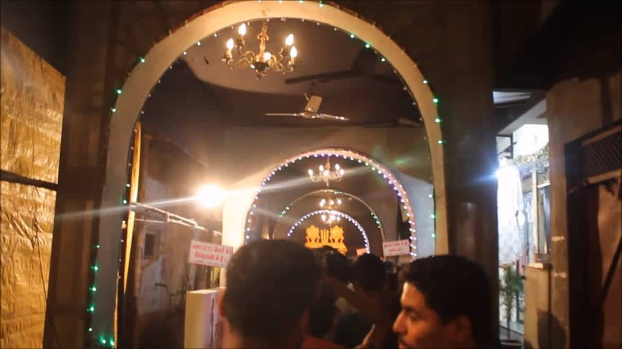 The replica of Tirupati Balaji Temple at this pandal is a must visit