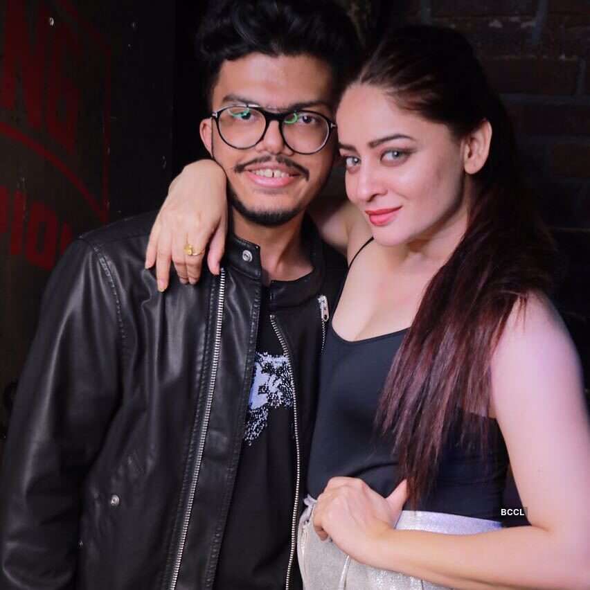 Celebrity Dj Hardik with Mentor Dj Akhtar and Jay Bhanusali gives an ...