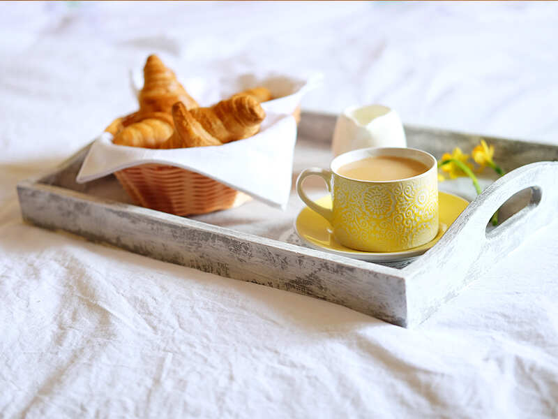 Bed Tea: Khám Phá Truyền Thống Thưởng Trà Trên Giường Buổi Sáng