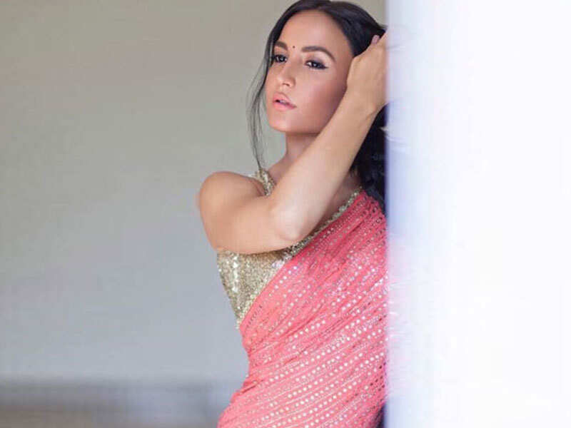 Elli AvrRam: Scintillating pictures of the actress