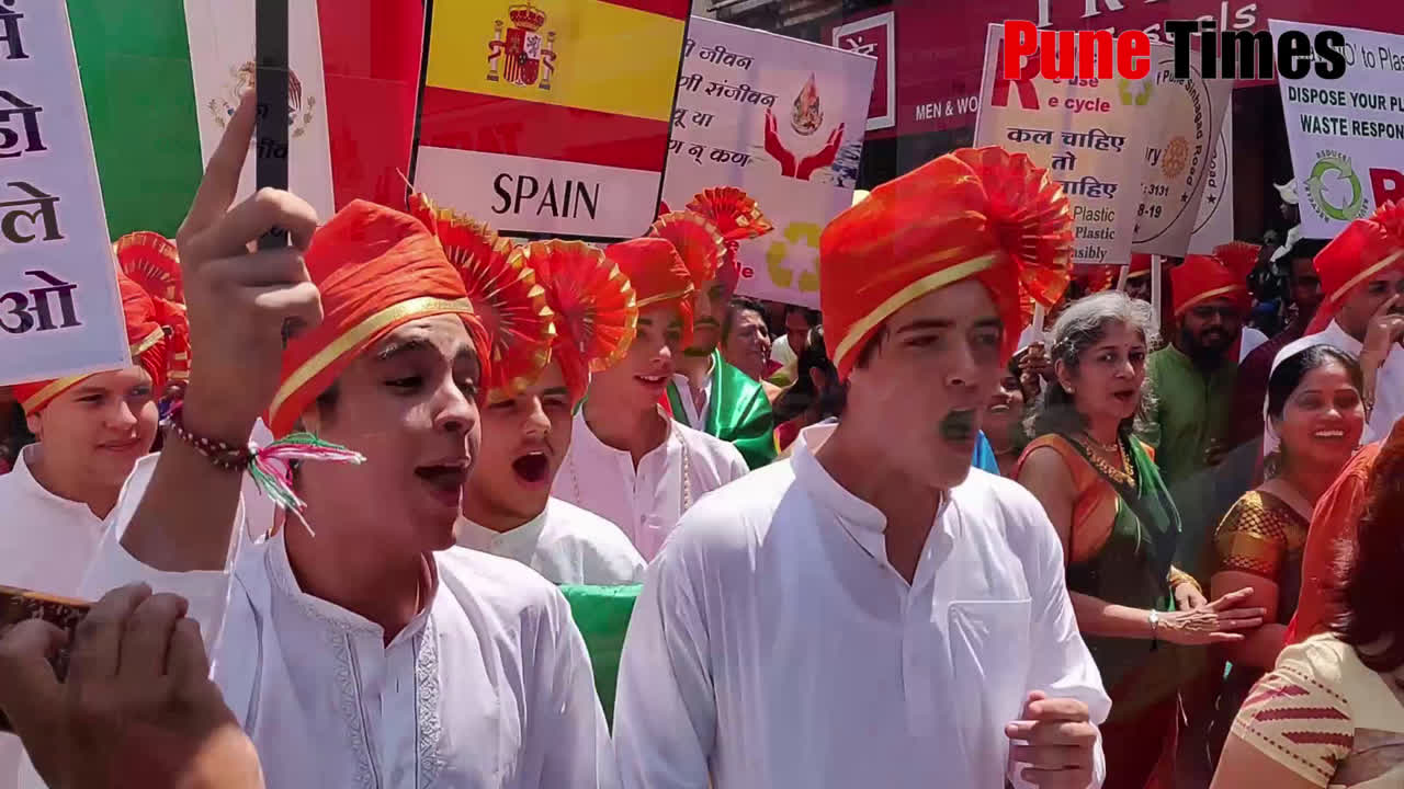 Ganpati Visarjan Miravnuk: Expats enjoying Ganesh visarjan miravnuk in Pune