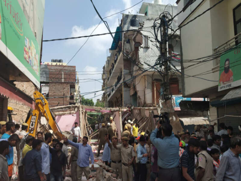 5 die, 11 injured in Delhi building collapse | Delhi News - Times of India