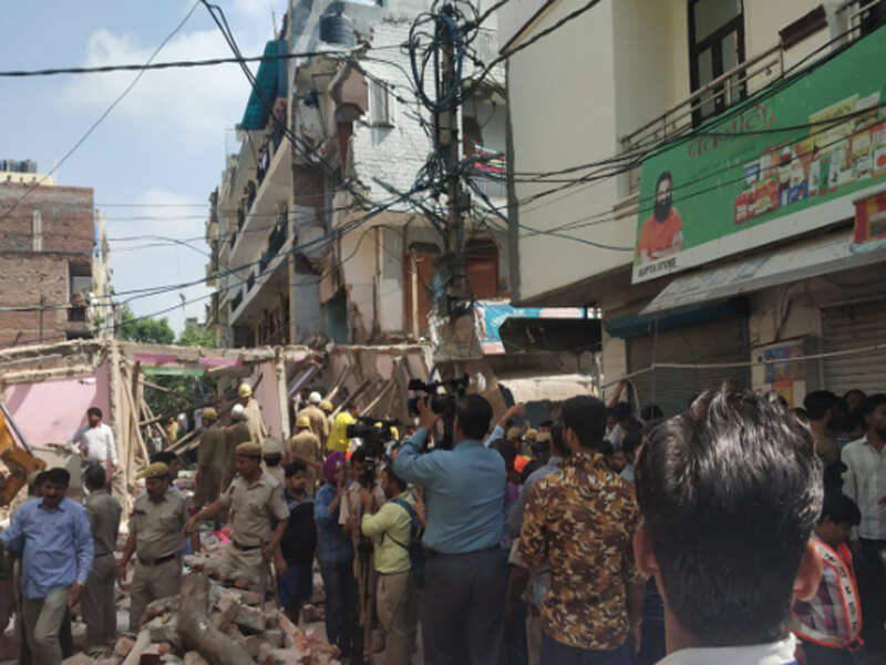 5 die, 11 injured in Delhi building collapse | Delhi News - Times of India