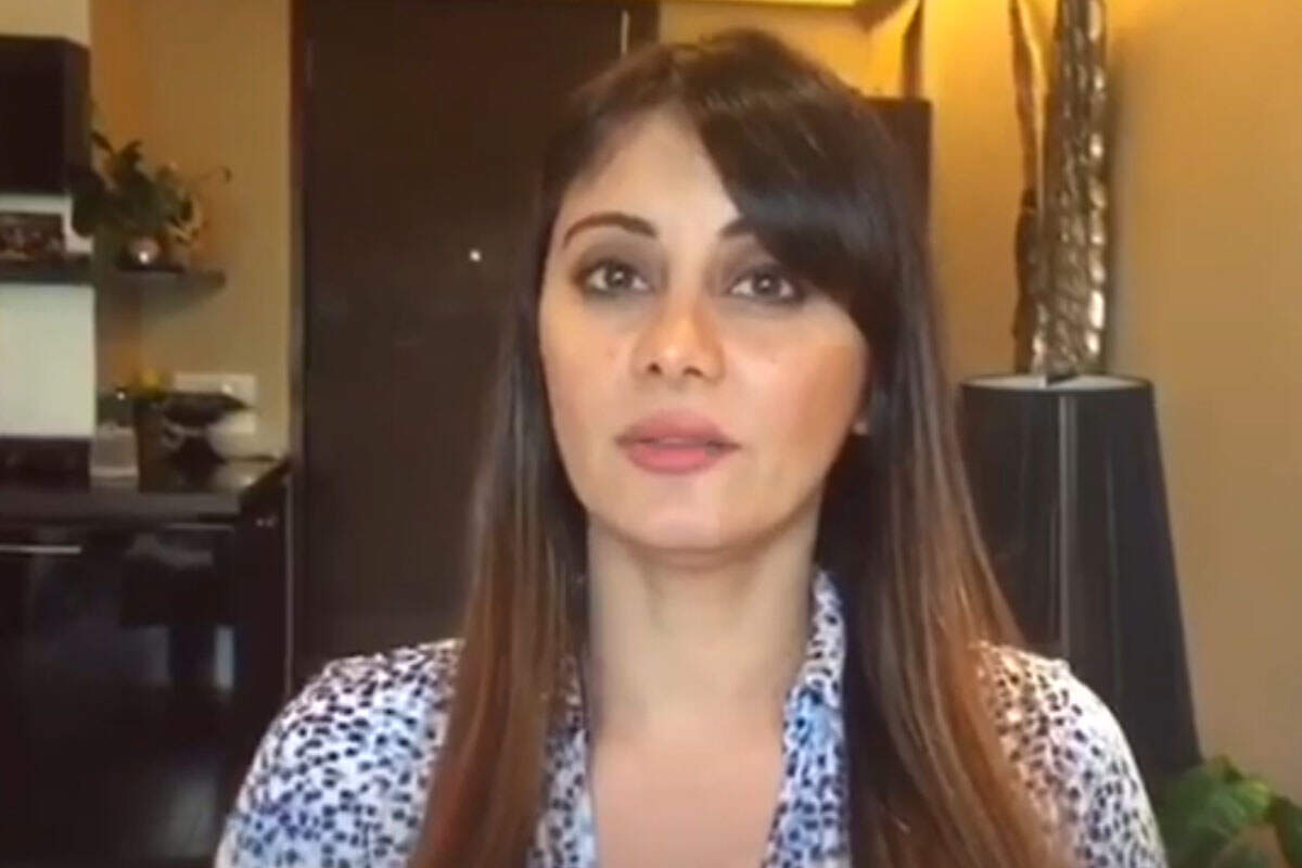 Actress Minnisha Lamba talks about her theatre debut with 'Mirror Mirror'