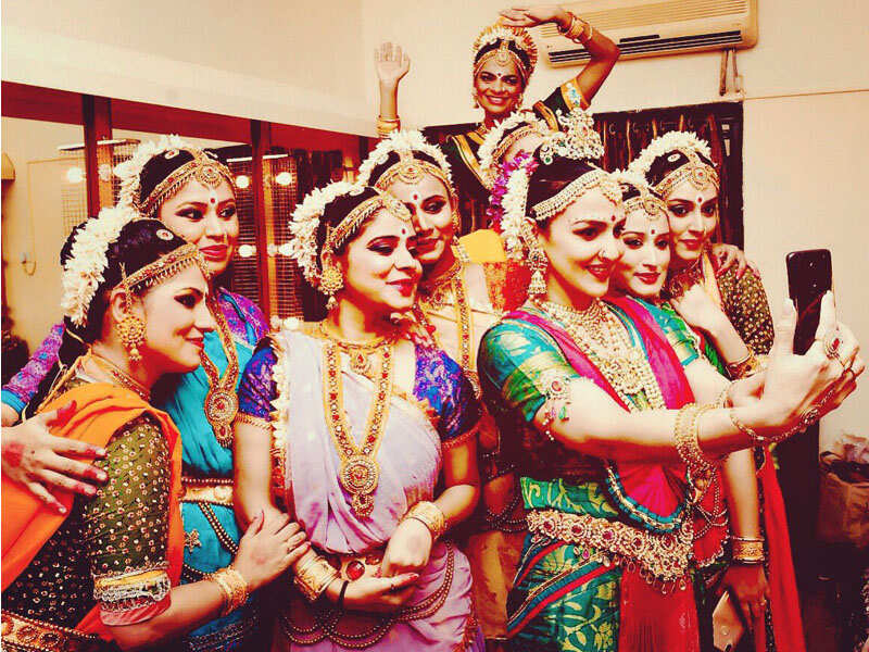 Photo: Esha Deol looks like a Goddess in her traditional attire