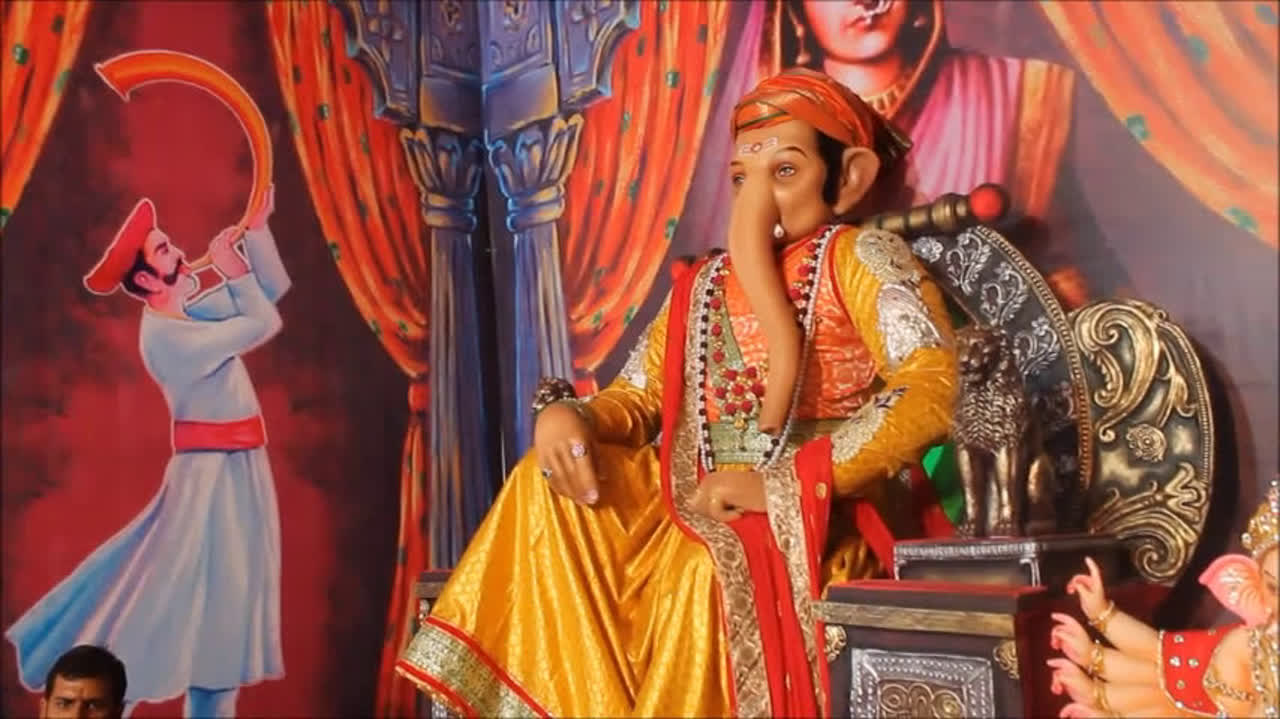 Bhonsle family welcomes Maskarya Ganesha