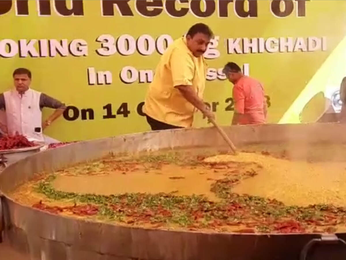 Nagpur: Chef Vishnu Manohar attempts world record of serving 3000 kgs ...