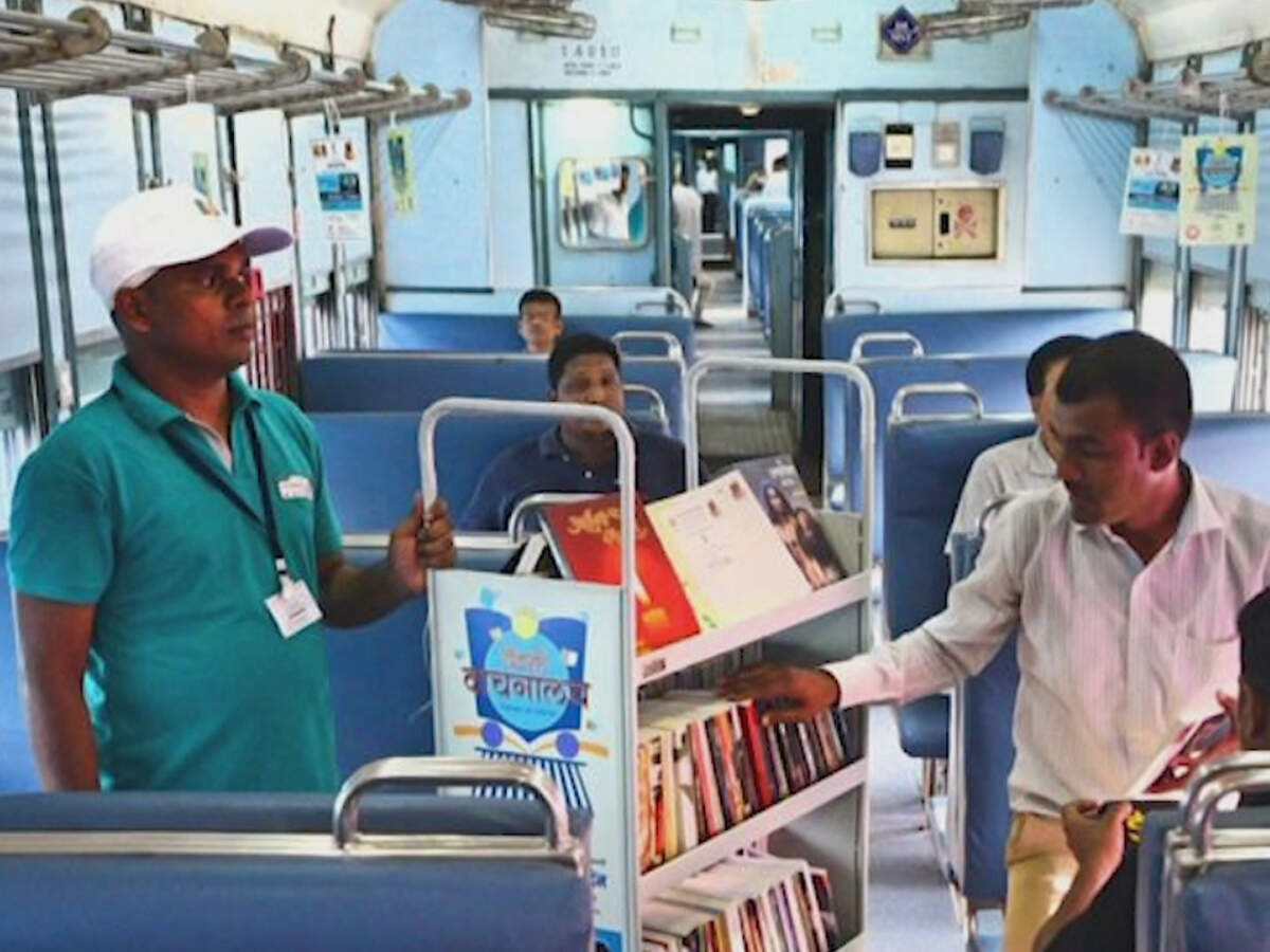Railways, Maharashtra govt start book library for train passengers