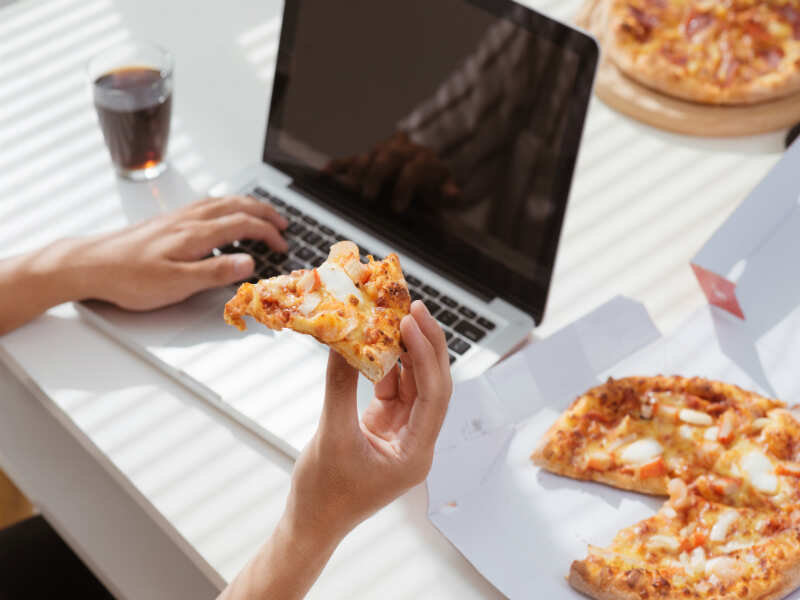 It’s pizza, not money, that boosts productivity at work!