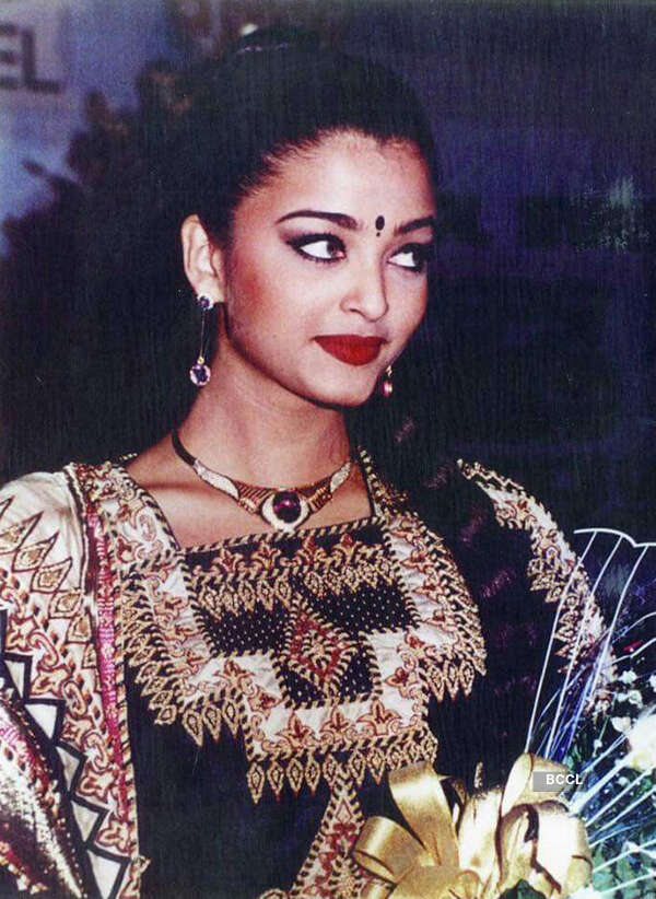 These rare & candid pictures prove that Aishwarya Rai Bachchan is a ...