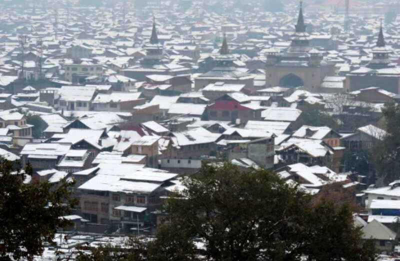 First snowfall in Jammu and Kashmir brings along widespread blackouts