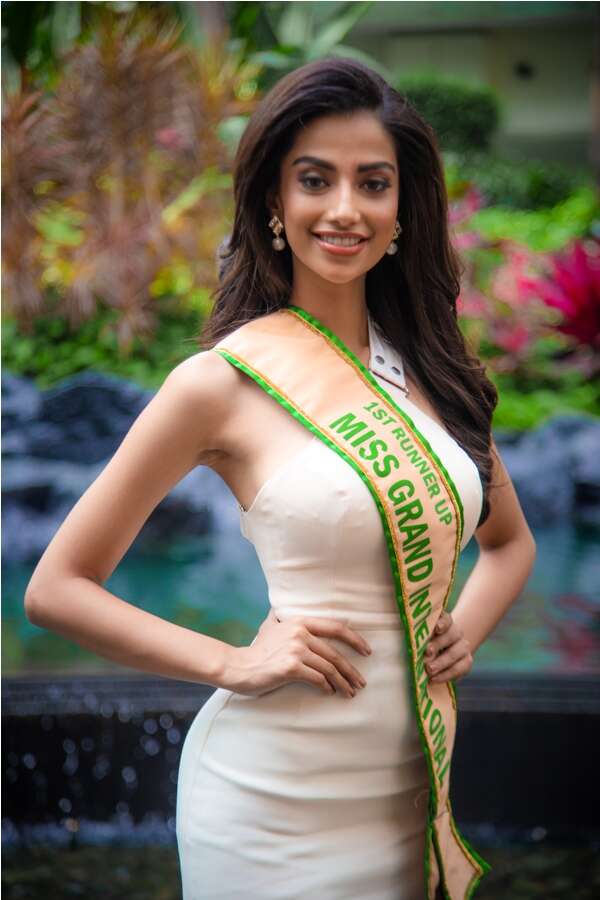 Beauty Queens wish their fans Happy Diwali