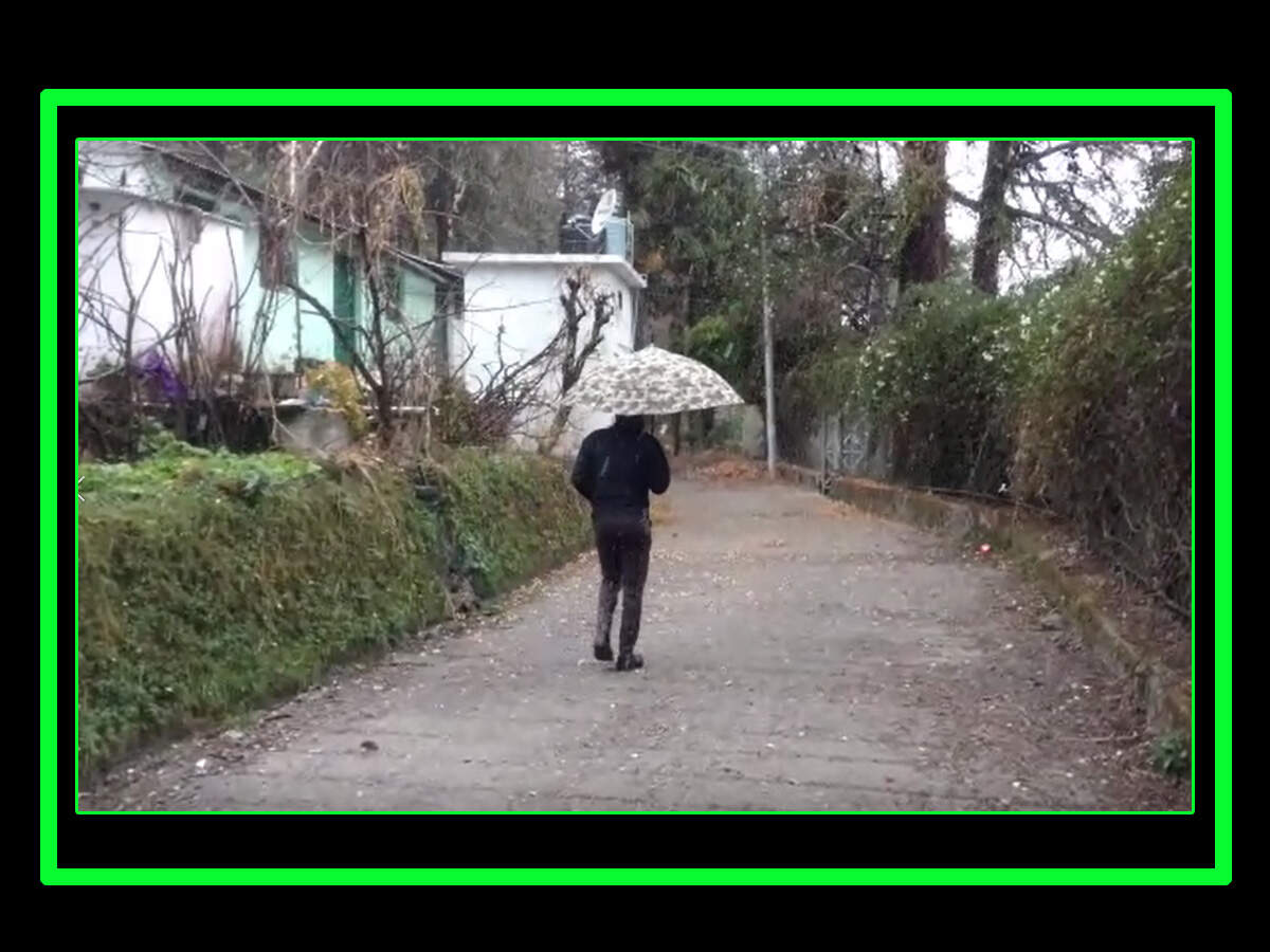 Mussoorie witnesses season's first light snowfall