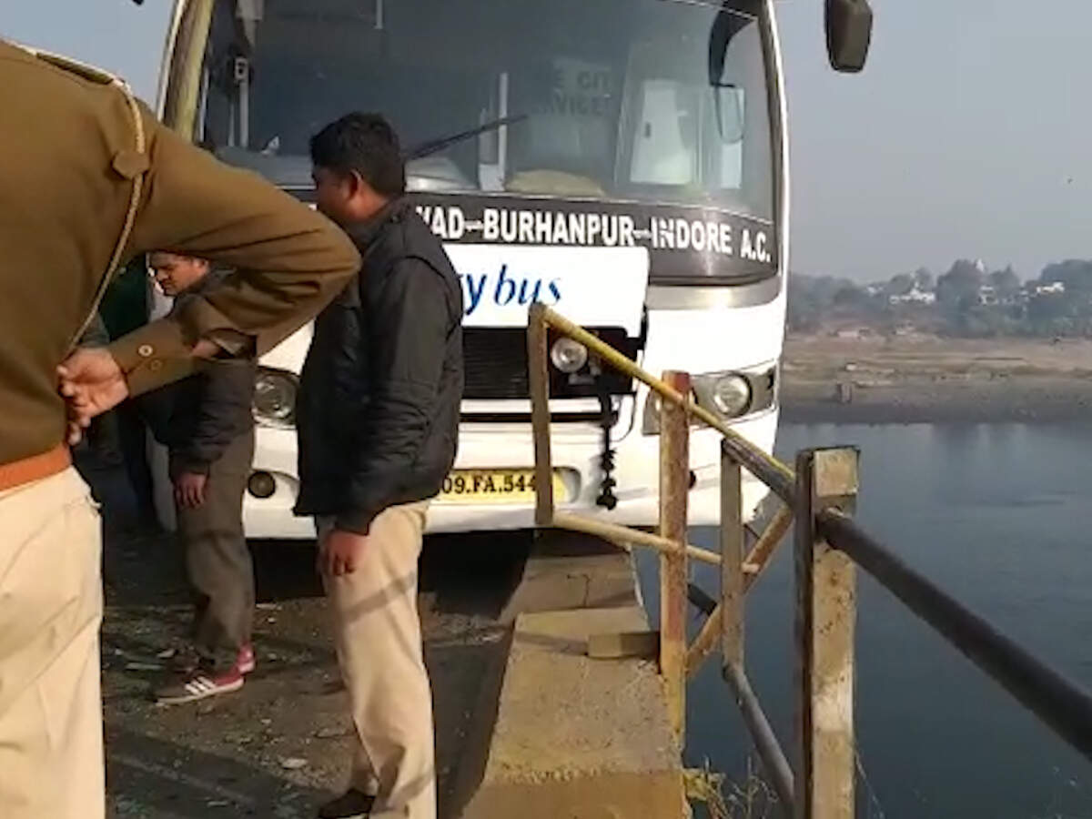 On cam: Passenger bus hangs from overbridge after a mishap over Narmada ...