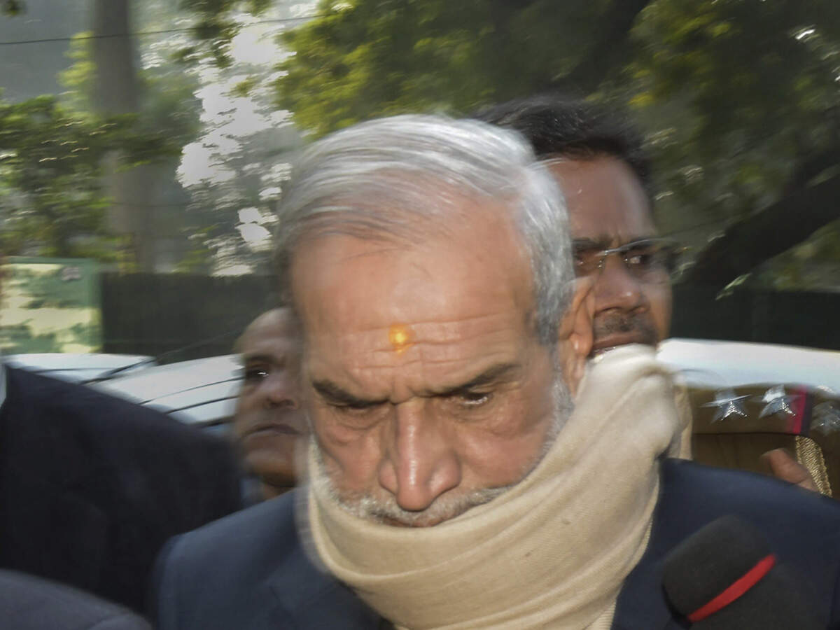 Sajjan Kumar surrenders in Delhi court in 1984 anti-Sikh riots case
