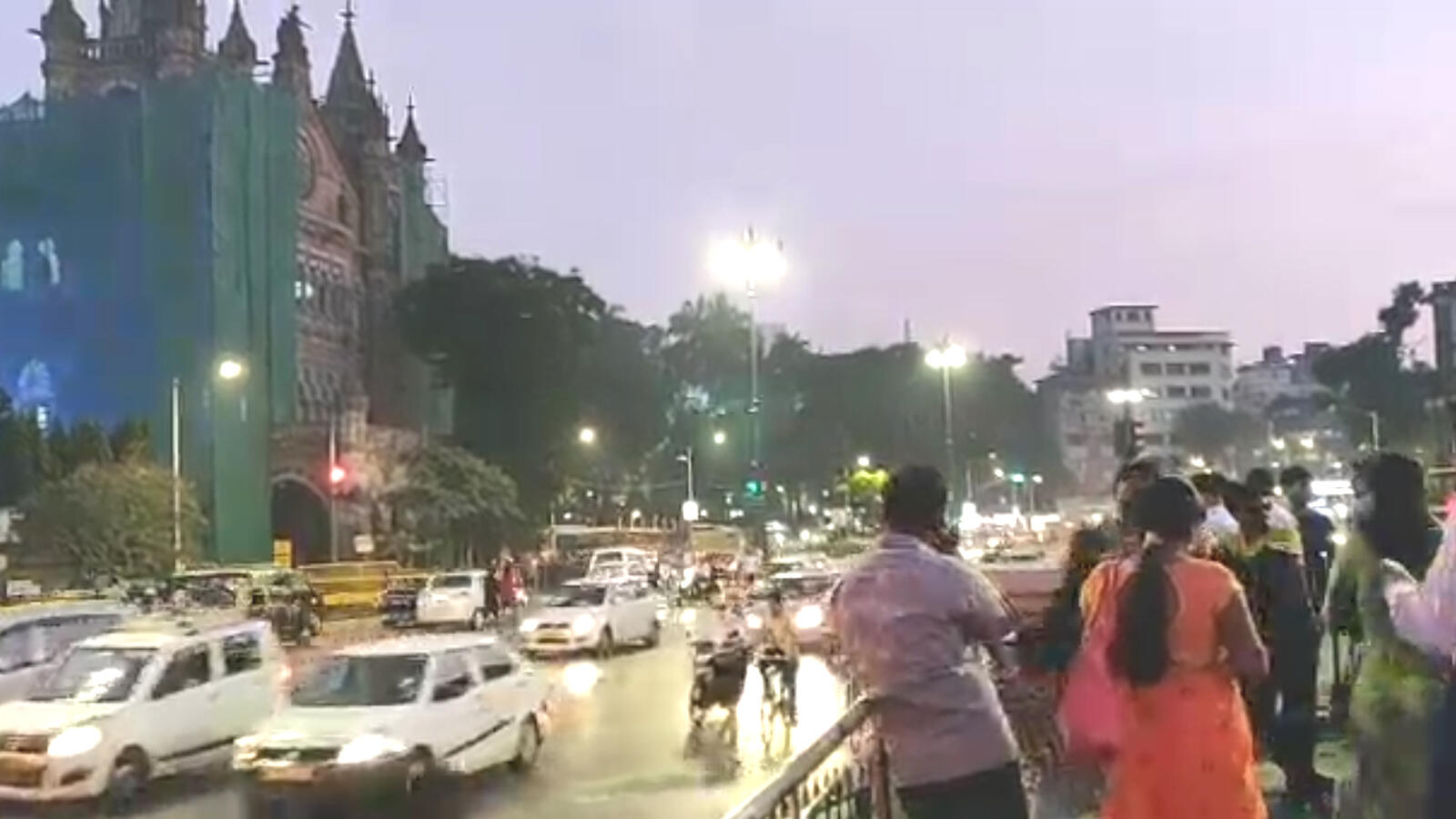 Mumbaikars enjoy their first selfies of 2019 at Selfie Point, CSMT