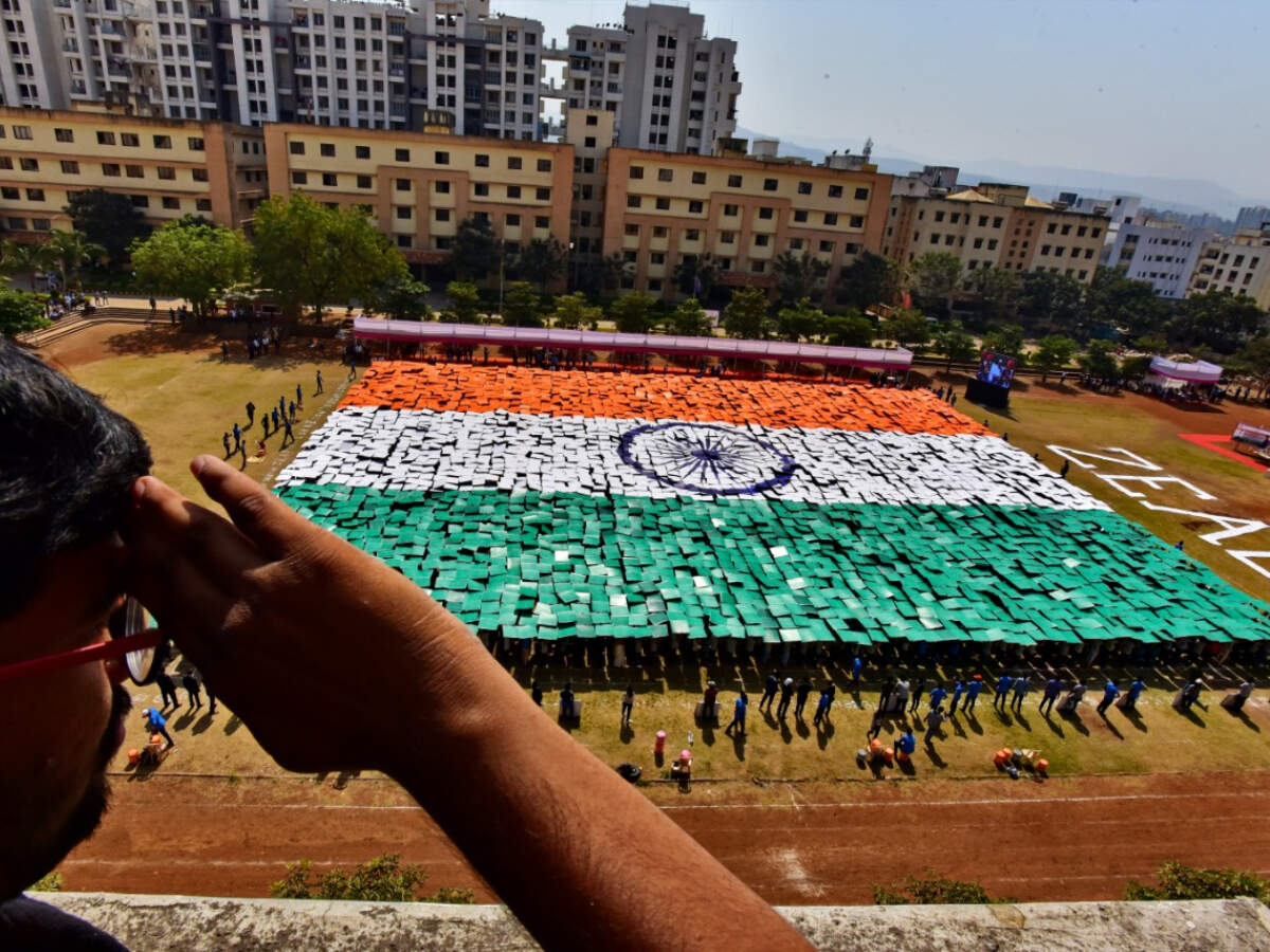 Pune: 3635 students formed the Indian Flag ahead of 70th Republic Day ...