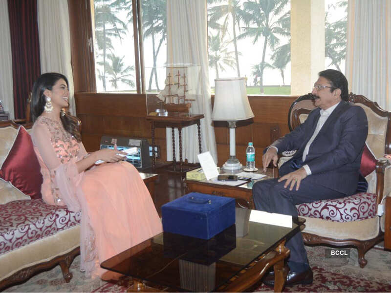 Shreya Rao Kamavarapu meets the Governor of Maharashtra