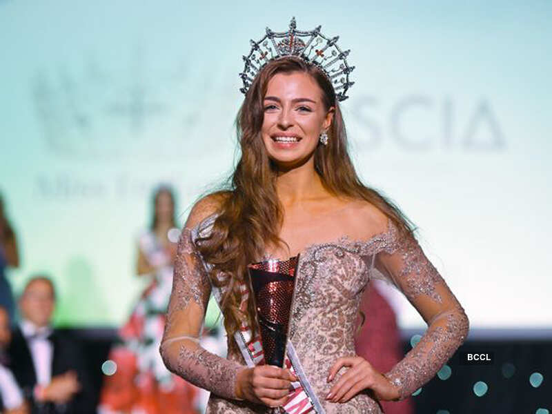 Beauty queen claims social media ruined her life