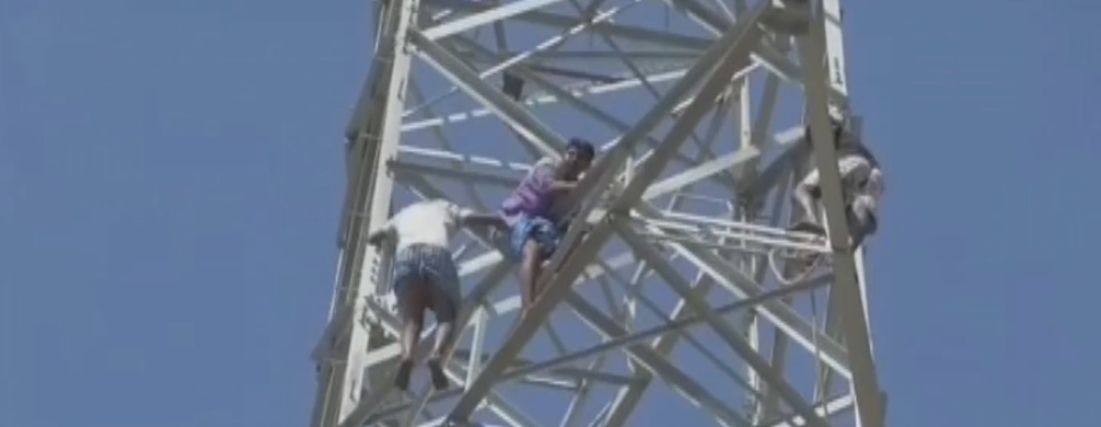 Shocking! Man jumps from electricity tower, caught on camera
