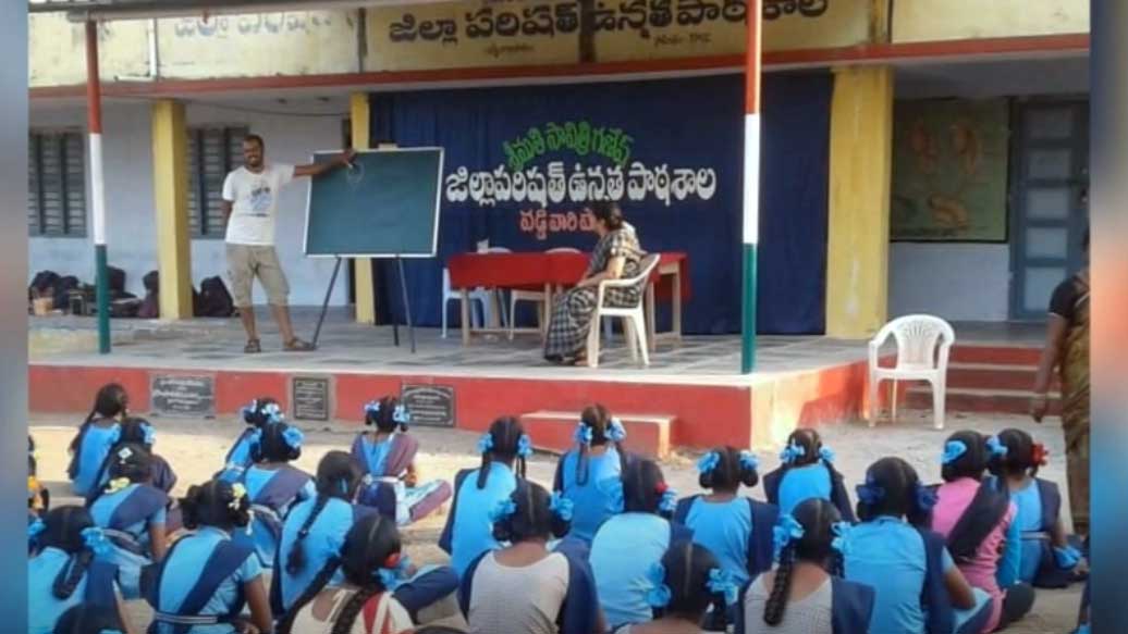 Team of Mahanati show up at school Savitri