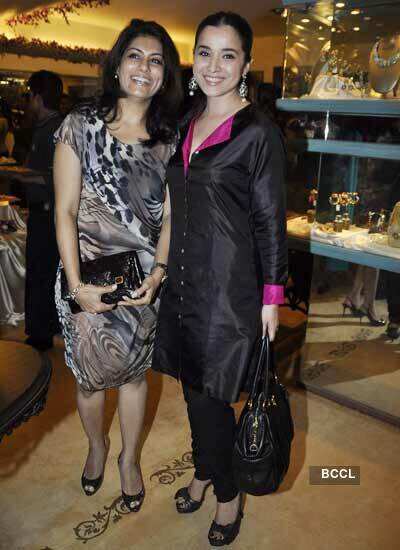 Roopa Vohra's collection launch at Juhu - Photogallery