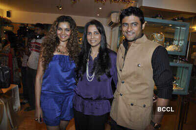 Roopa Vohra's collection launch at Juhu - Photogallery