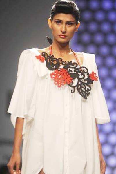 A model displays a creation by Designer Ashish Soni on Day 3 of Wills ...