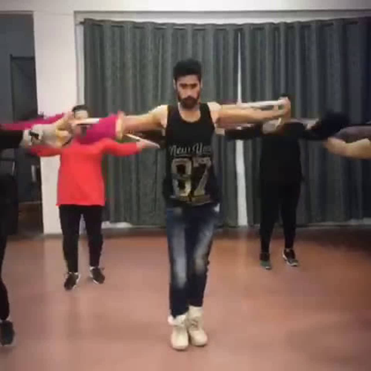 arjun chugh: Heard of dupatta dance workout?