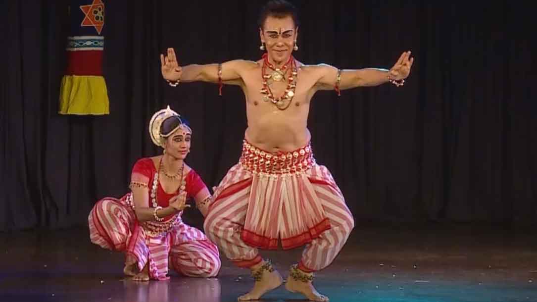 Padma Shri Datuk Ramli Ibrahim performs with disciple Geethika Sree