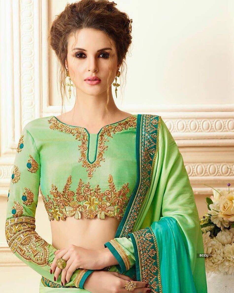 Ana Leticia nailed the look with her flawless pose during the photo ...