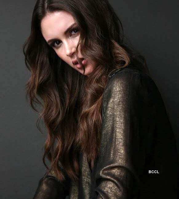 Ana Leticia is turning up the heat in cyberspace with the photo shoot ...