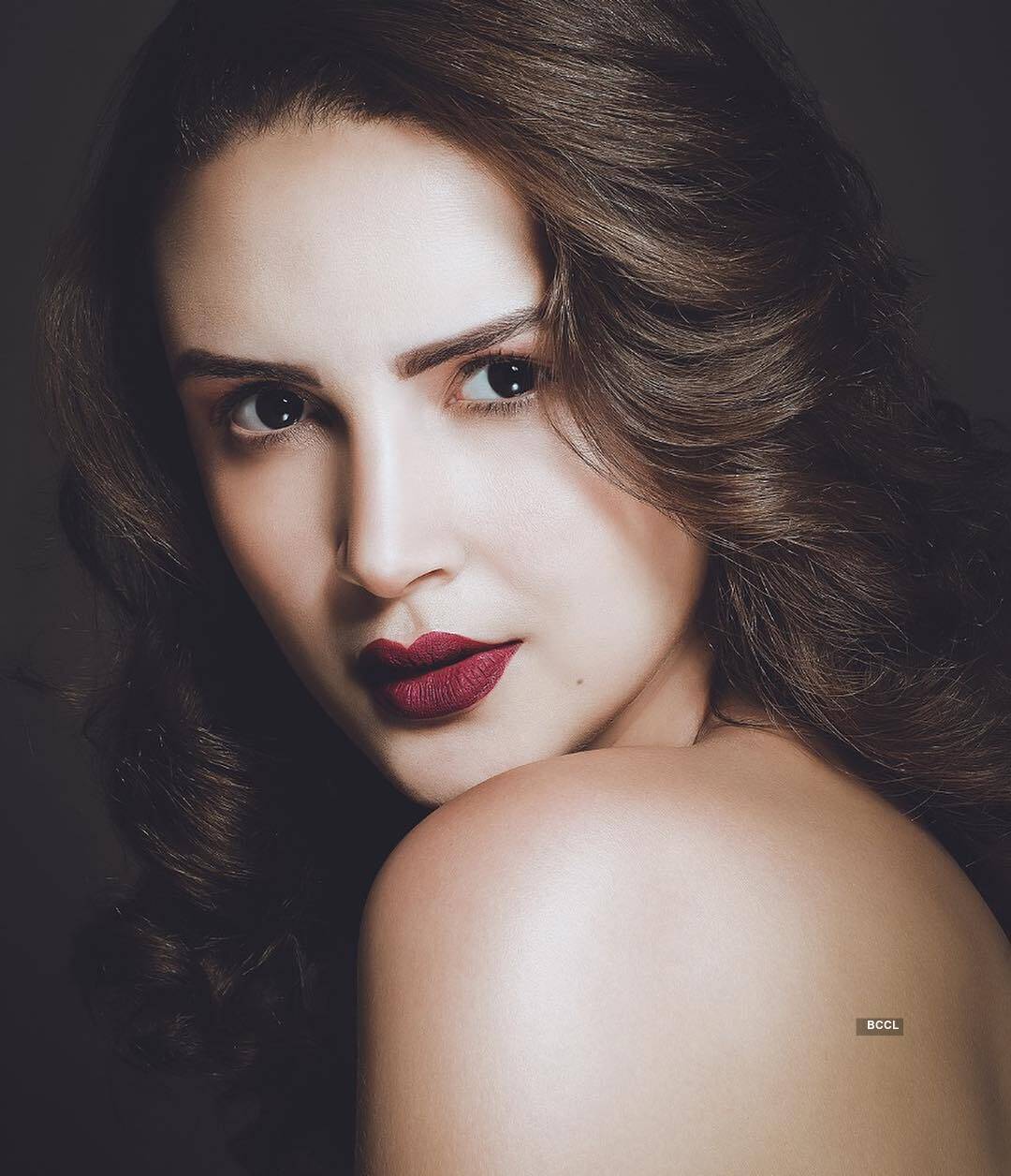 Ana Leticia is turning up the heat in cyberspace with the photo shoot ...