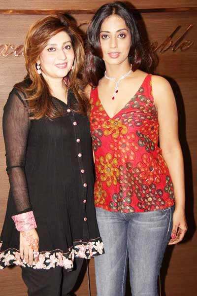 Designer Archana Kochhar and actress Mahie Gill during Giantti event in ...