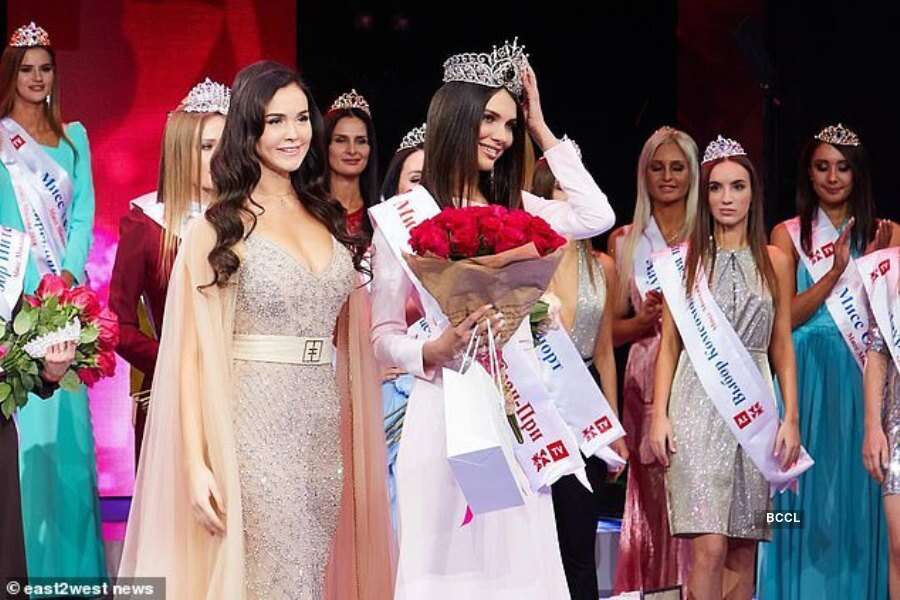 Beauty queen dethroned for destroying her crown