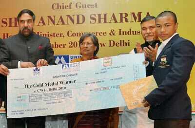 Commerce and Industry Minister Anand Sharma felicitates boxer Suranjoy ...