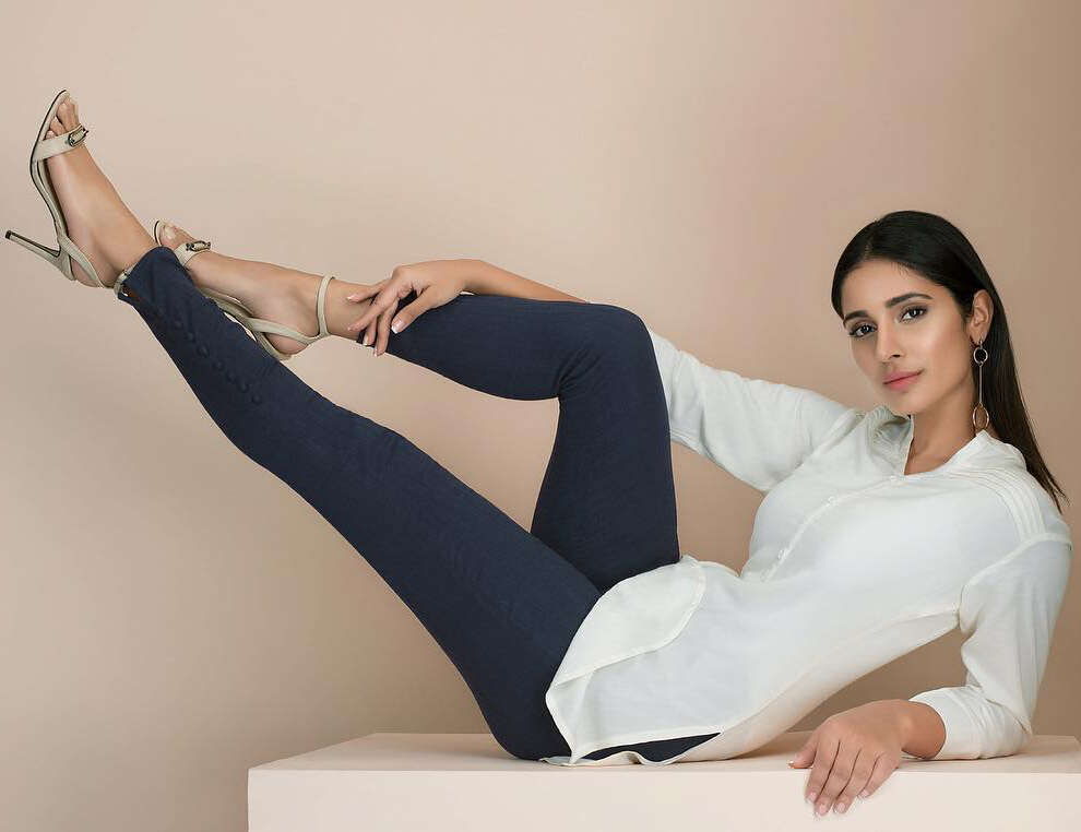 Meet the stunning supermodel & a talented actress Alankrita Sahai Pics ...