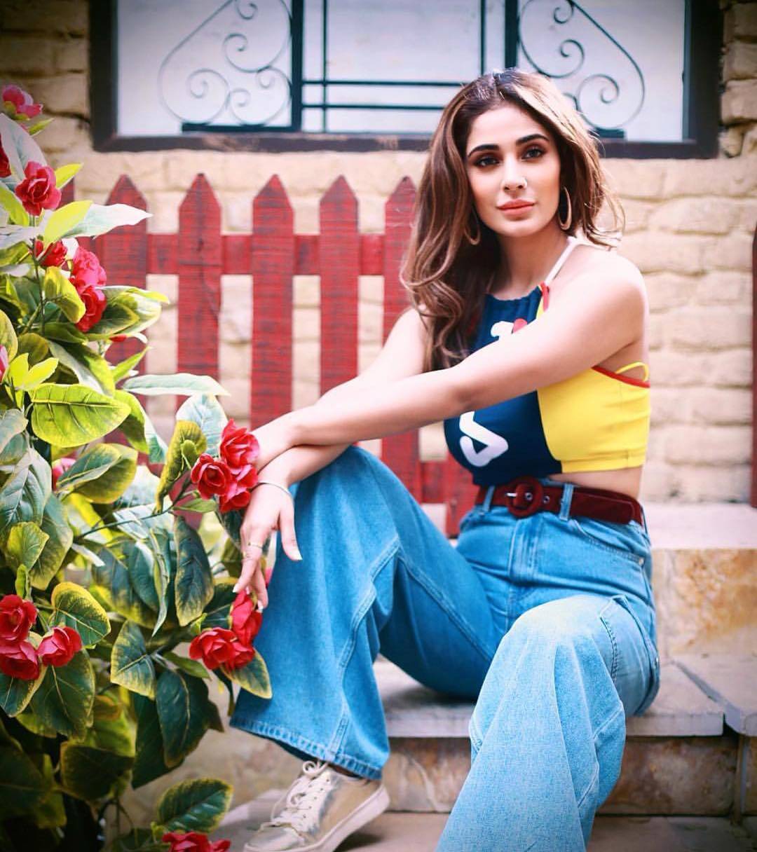 Meet the stunning supermodel & a talented actress Alankrita Sahai Pics ...