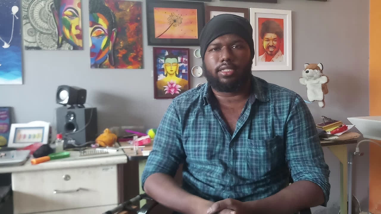 Miniature artist Savithru talks about four world records he has created ...