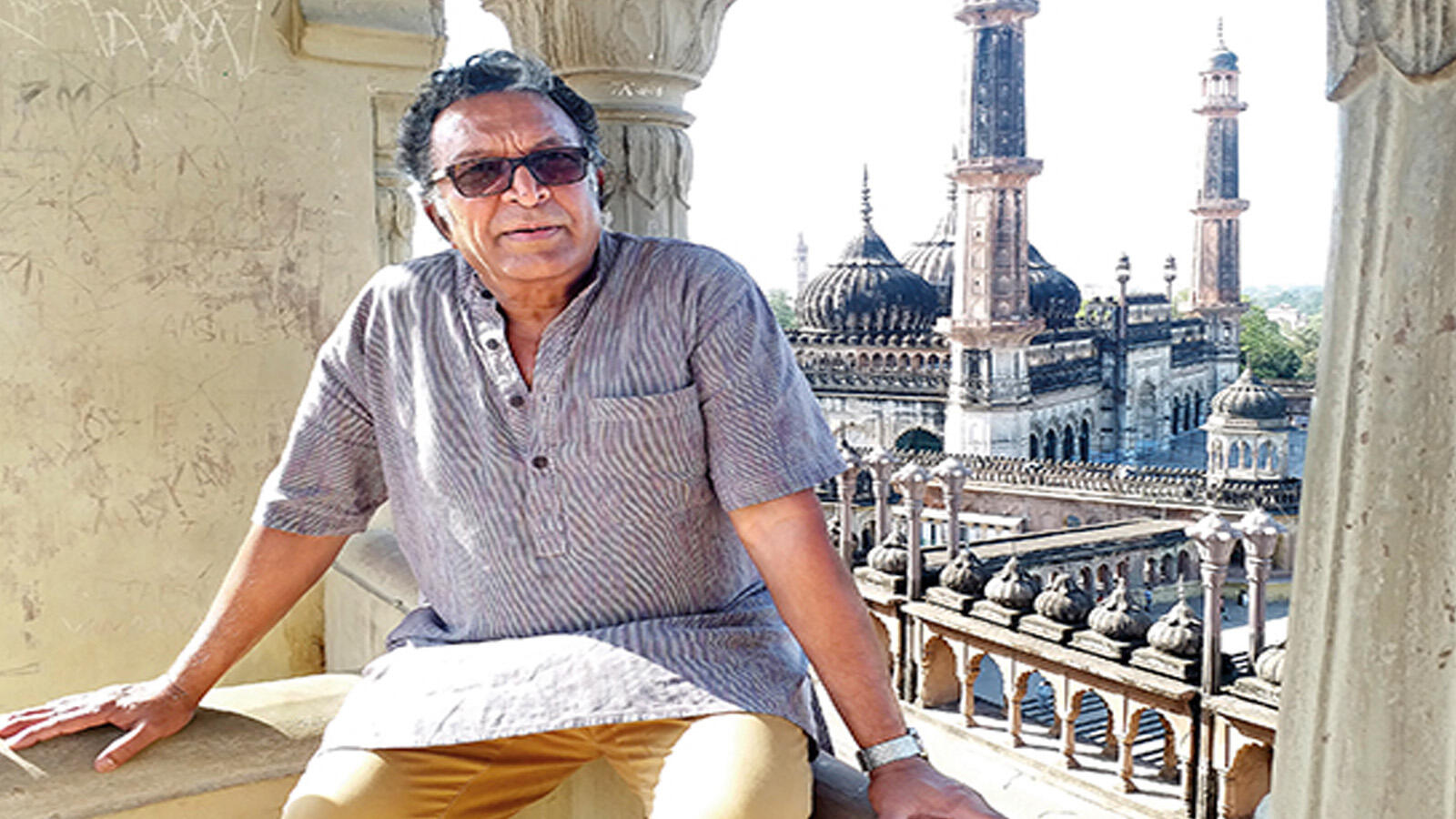 'Baahubali' actor Nassar visits Bada Imambada in Lucknow