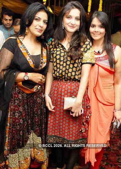 Sangeeta and Prem Grover at the Pre-Diwali bash of Nagpur Round Table ...