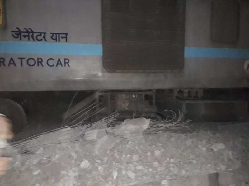 Poorva Express derails near Kanpur, many injured