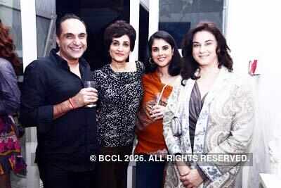 Anuradha Jain with Vijay Arora, Rupali Misra, Namrata Misra during her ...