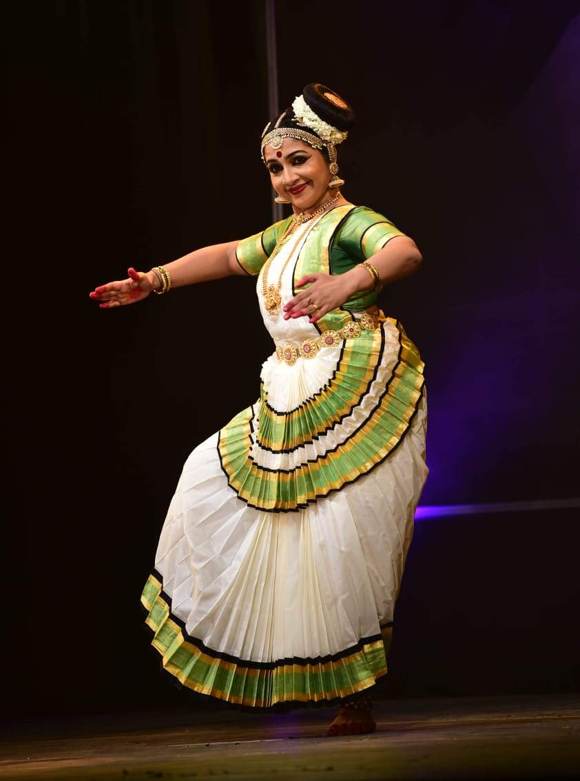Mohiniyattam Artiste Mini Pramod Menon Enthrals The Audience Events Movie News Times Of India