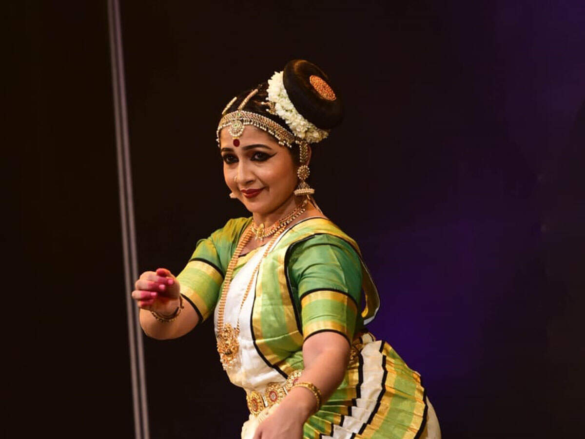 kochi events: Mohiniyattam artiste Mini Pramod Menon enthrals the audience
