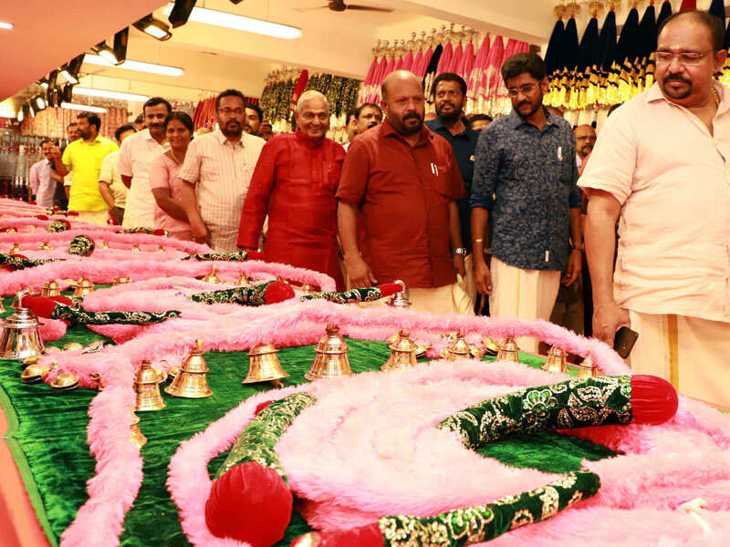 Kerala: Elephant Raman takes Thrissur Pooram fervour to new levels ...