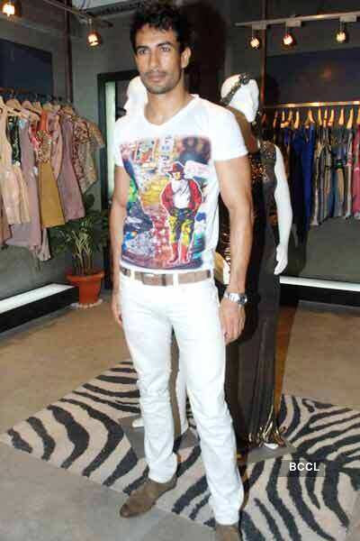 Lascelles Symons at the launch of Narendra Kumar Ahmed's store at Khar ...