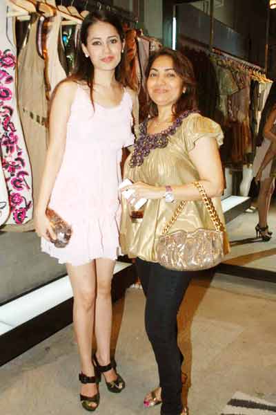Launch of Narendra Kumar Ahmed's store at Khar, Mumbai on November 18 ...