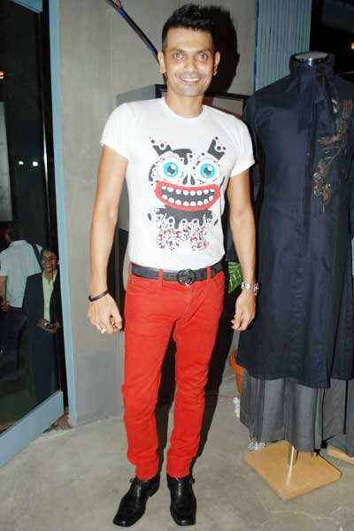 Lascelles Symons at the launch of Narendra Kumar Ahmed's store at Khar ...
