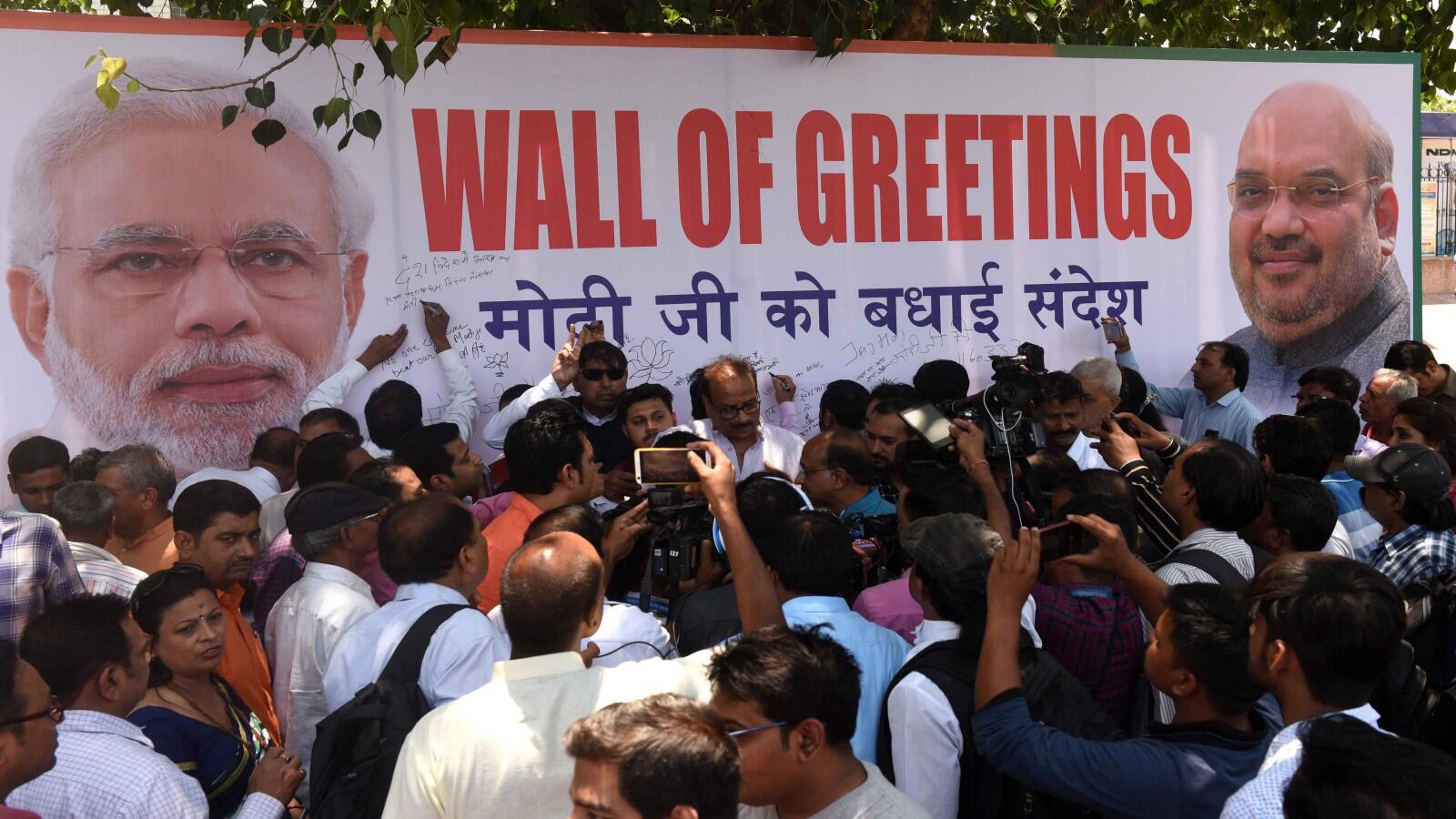 Delhi: Ministers welcome PM Modi with ‘Wall of Greetings' at Rajiv ...